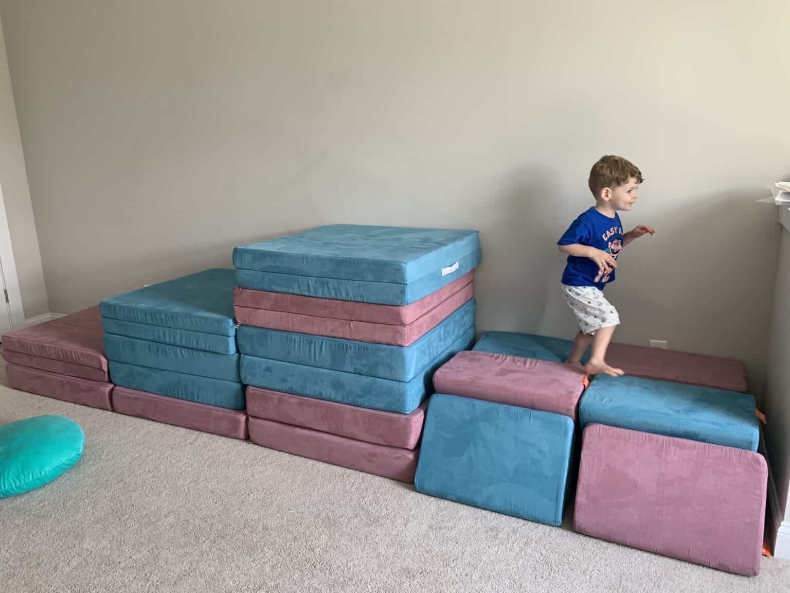 Nugget Couch vs Leo Mat - Celebrating with kids