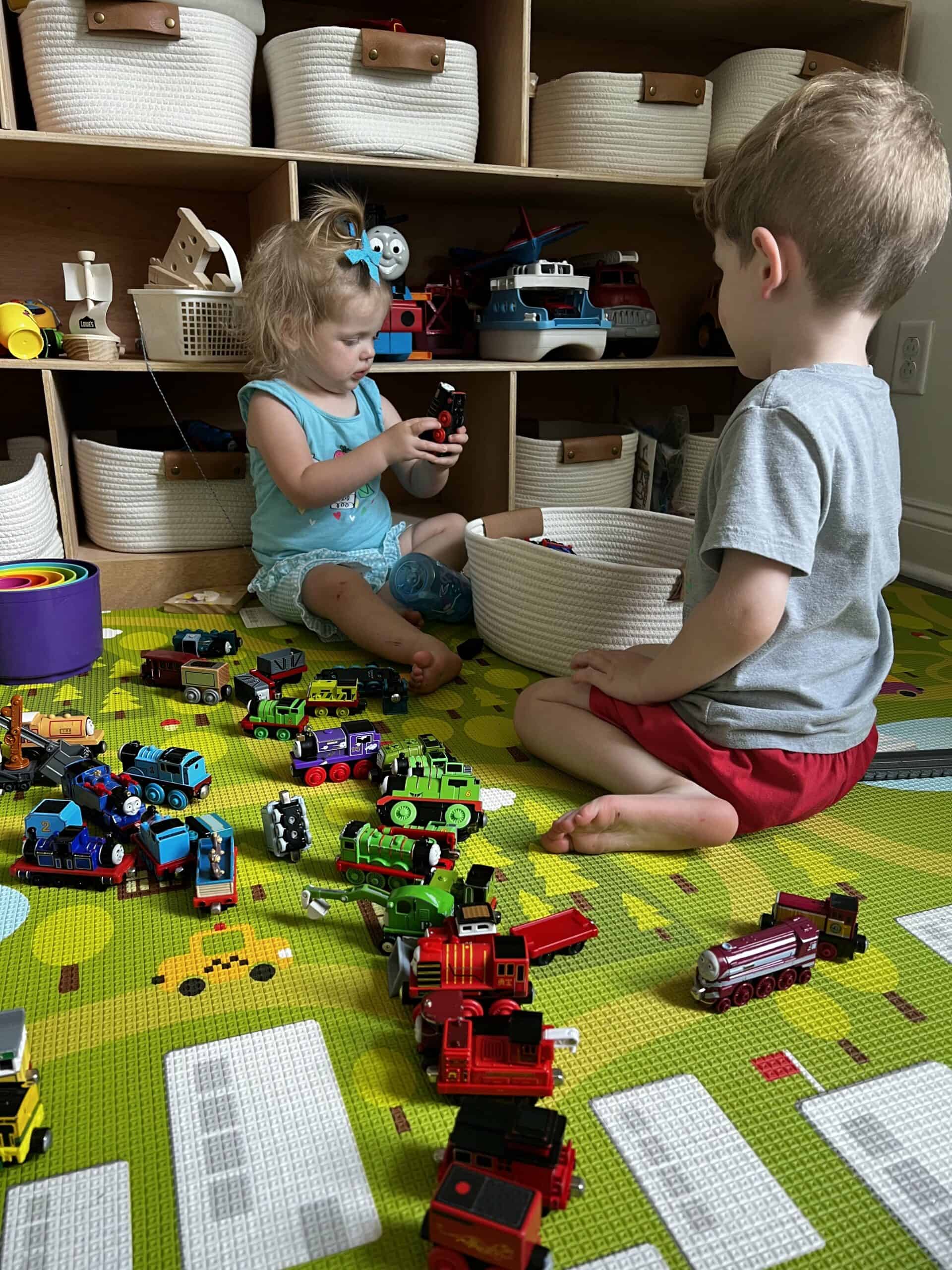 Train sorting: a fun train activity for kids - Celebrating with kids