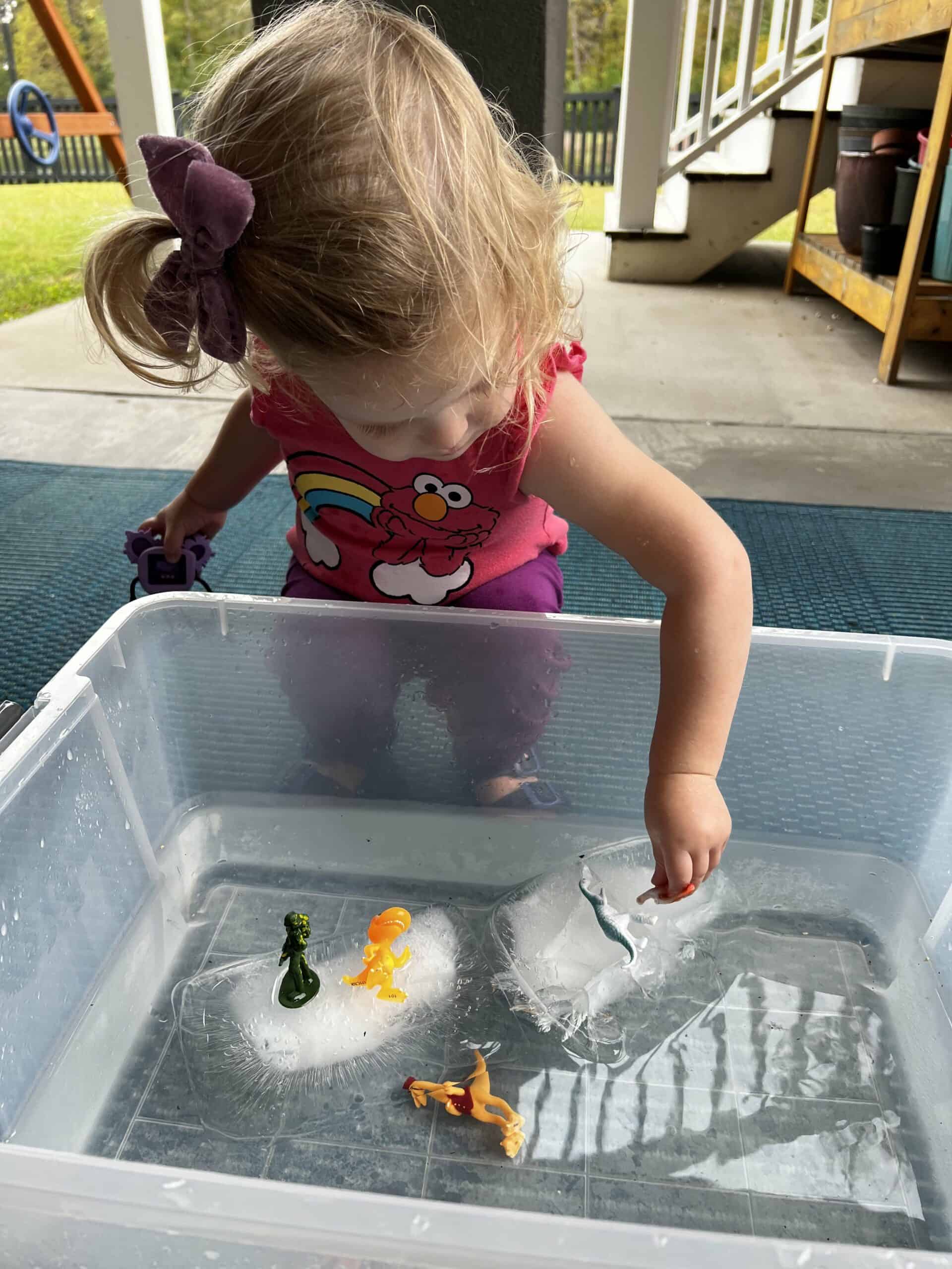 Easy Iceberg sensory bin activity for kids - Celebrating with kids