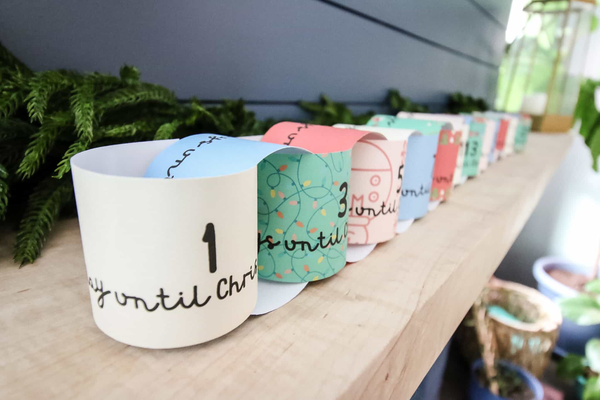 Free printable Christmas paper chain countdown - Celebrating with kids