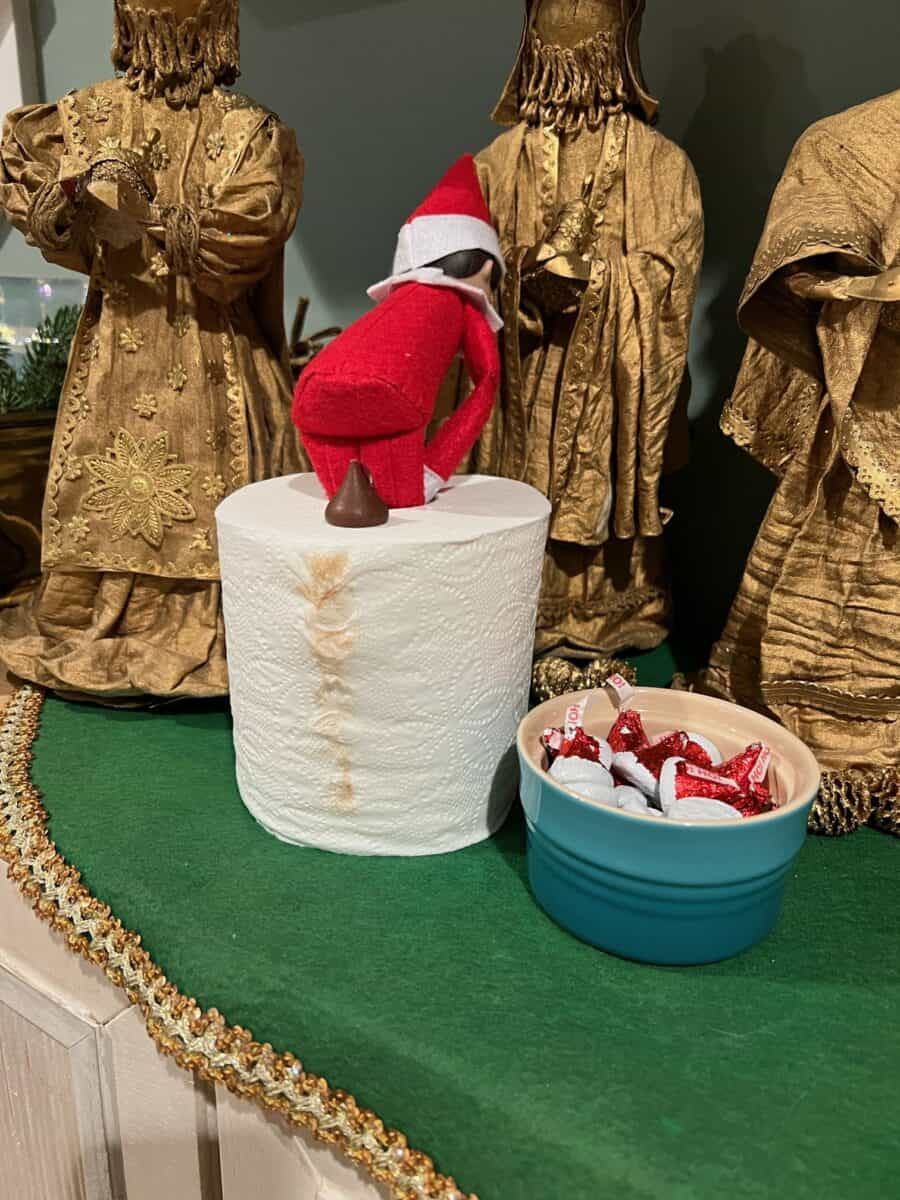 Elf on the shelf idea: pooping - Celebrating with kids