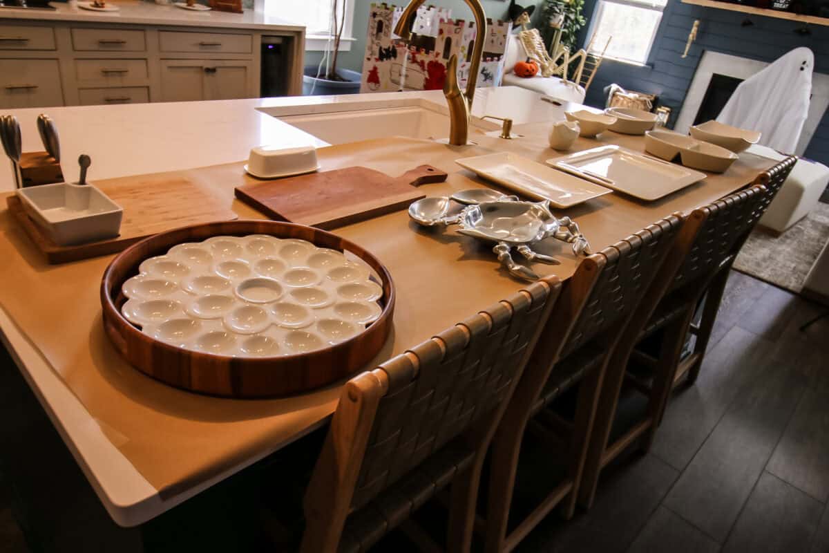 Brown Paper Tablecloth for your Thanksgiving Buffet - Celebrating with kids