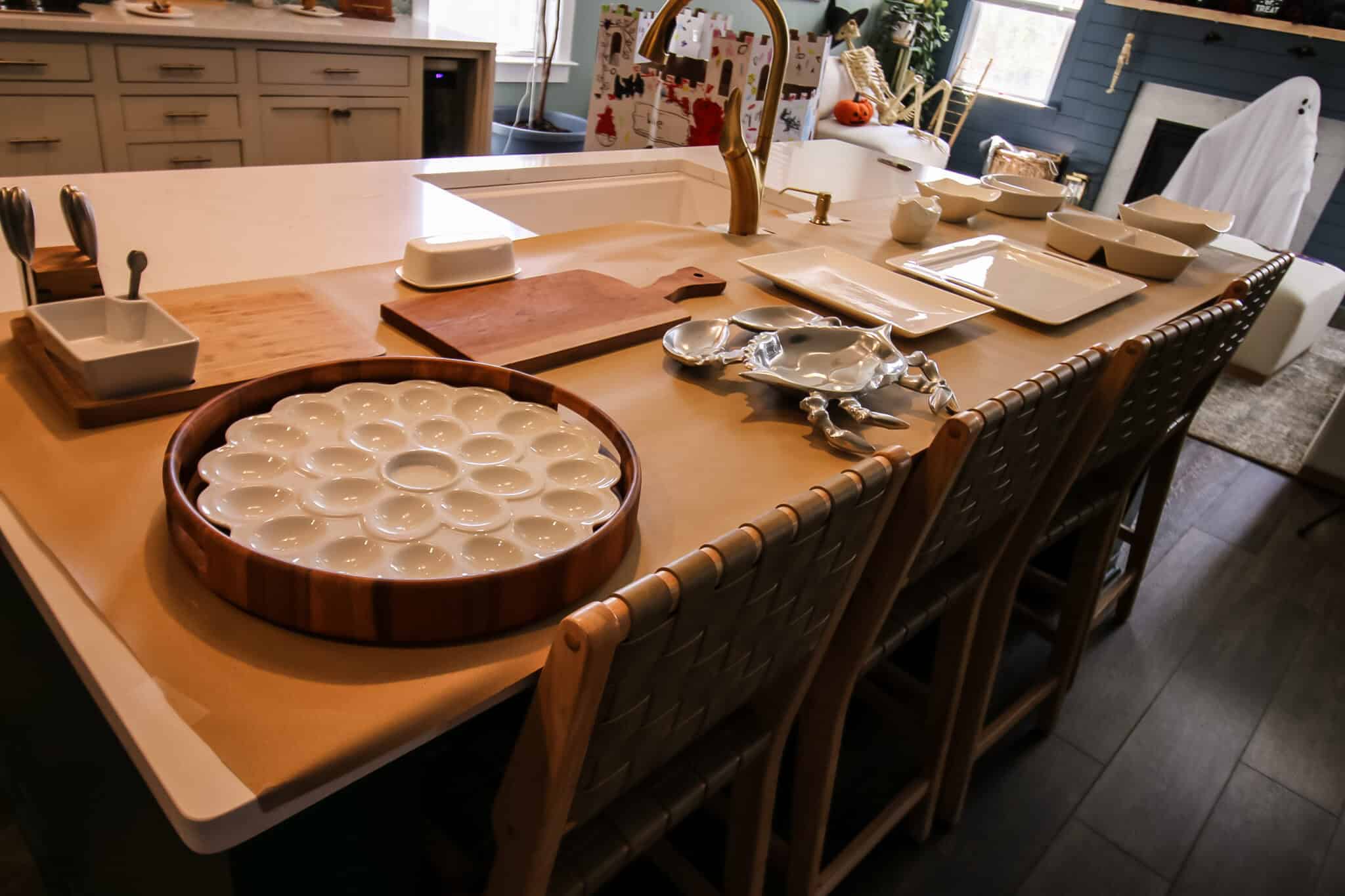 Brown Paper Tablecloth for your Thanksgiving Buffet - Celebrating with kids