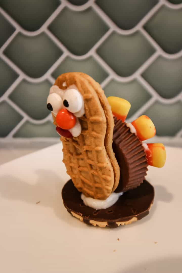 Cookie Turkeys for Thanksgiving - Celebrating with kids