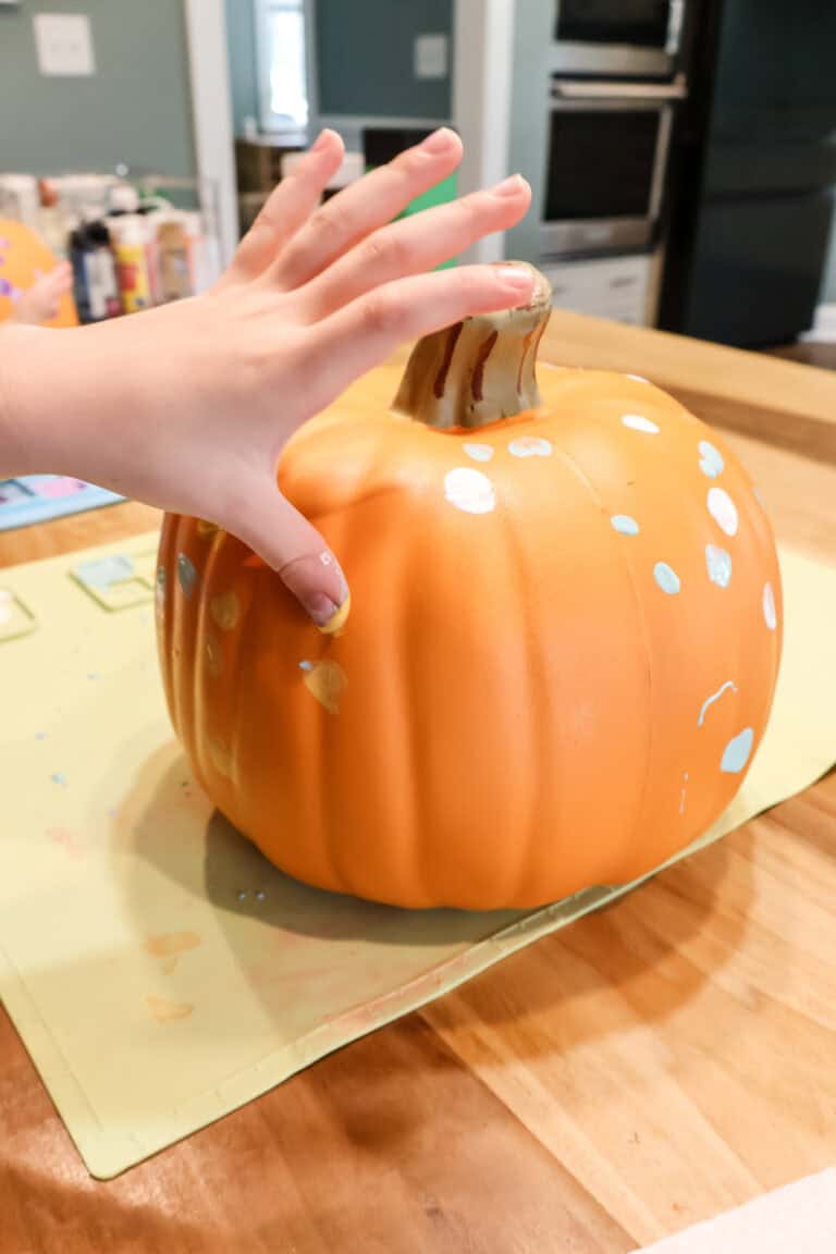 Simple Thumbprint Pumpkins - Celebrating with kids